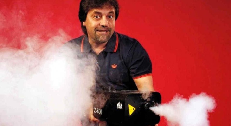 Caída de redes: Caruso enseñará a comunicarse con señales de humo